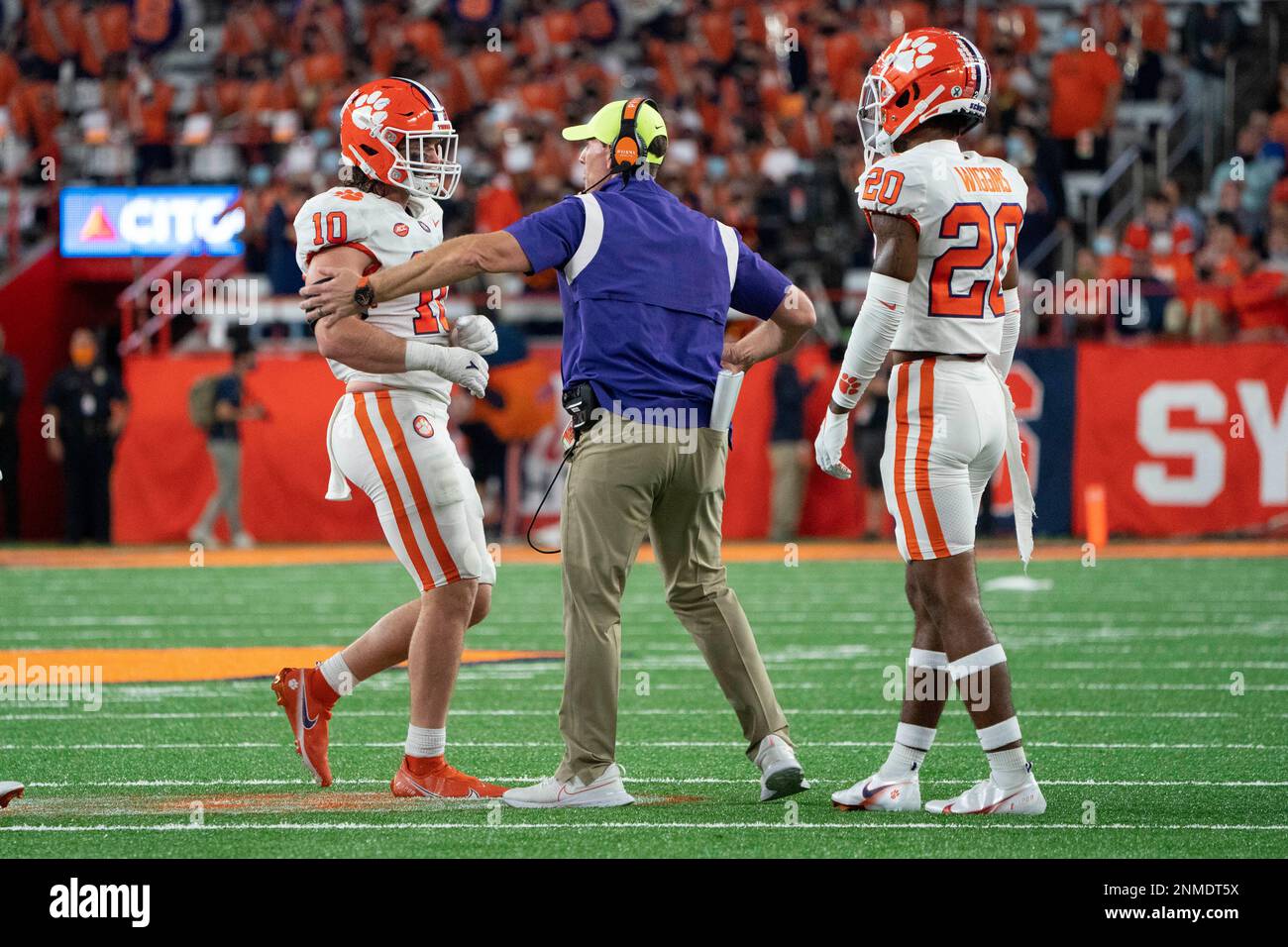 SYRACUSE, NY - OCTOBER 15: Clemson Tigers Defensive Coordinator Brent ...