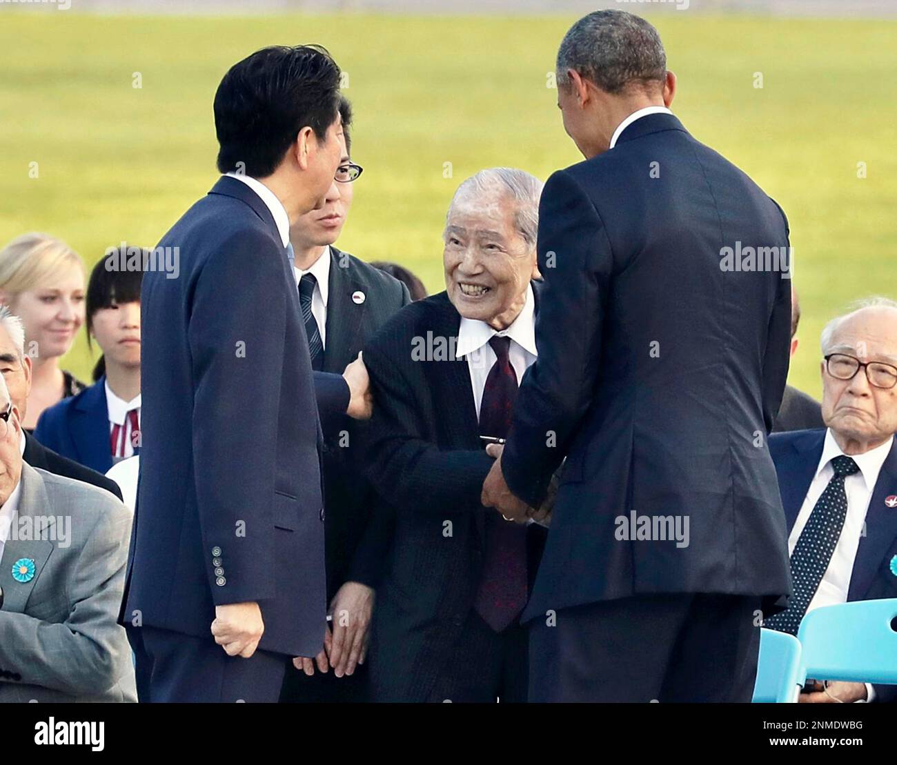 Sunao Tsuboi (C), hibakusha, a survivor of the atomic bombing of ...