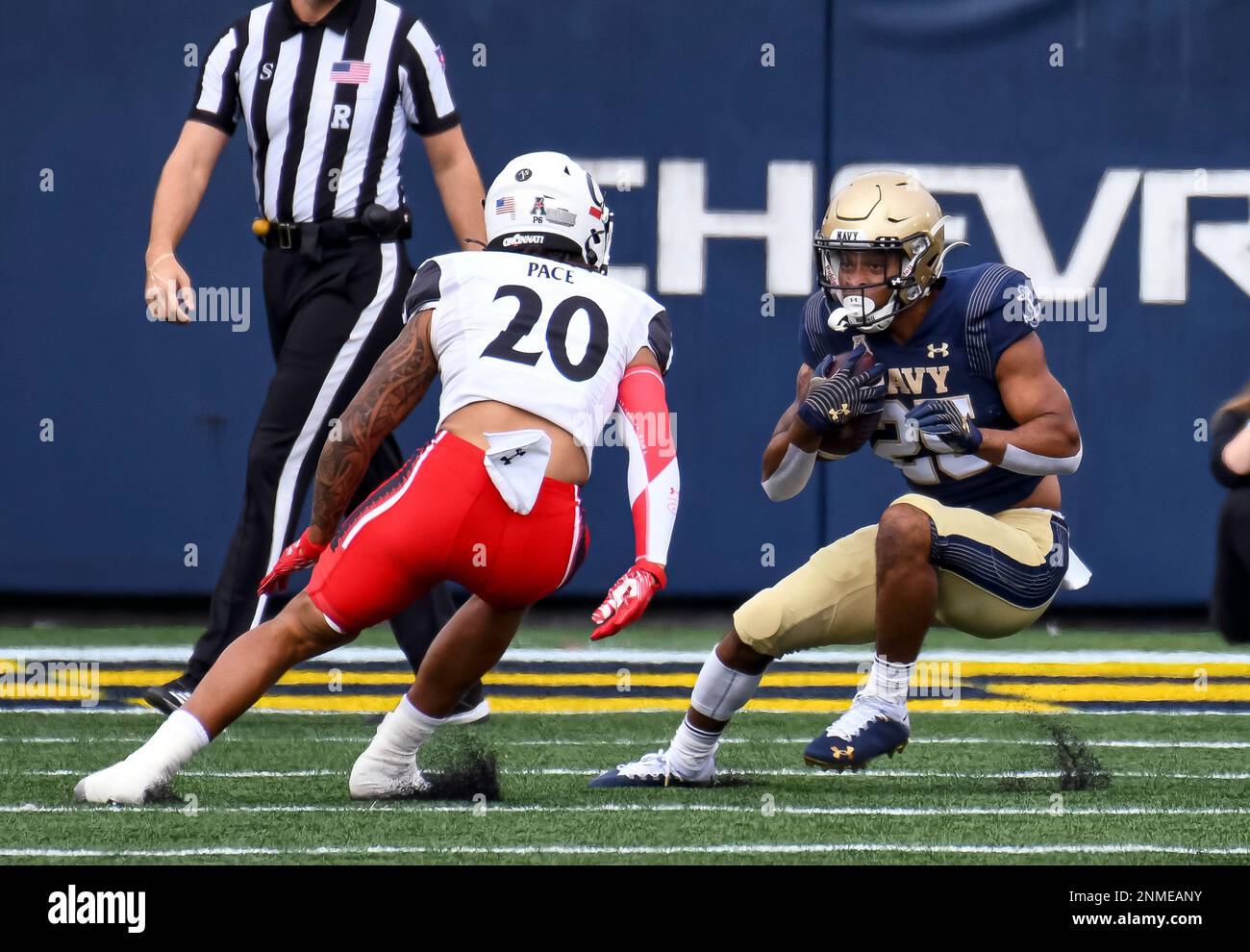 ANNAPOLIS, MD - OCTOBER 23: Navy Midshipmen fullback Carlinos Acie (25 ...