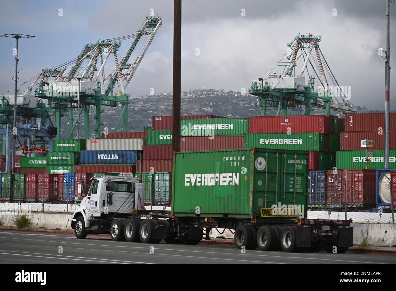 Photo by: NDZ/STAR MAX/IPx 2021 10/23/21 Shipping containers at the ...