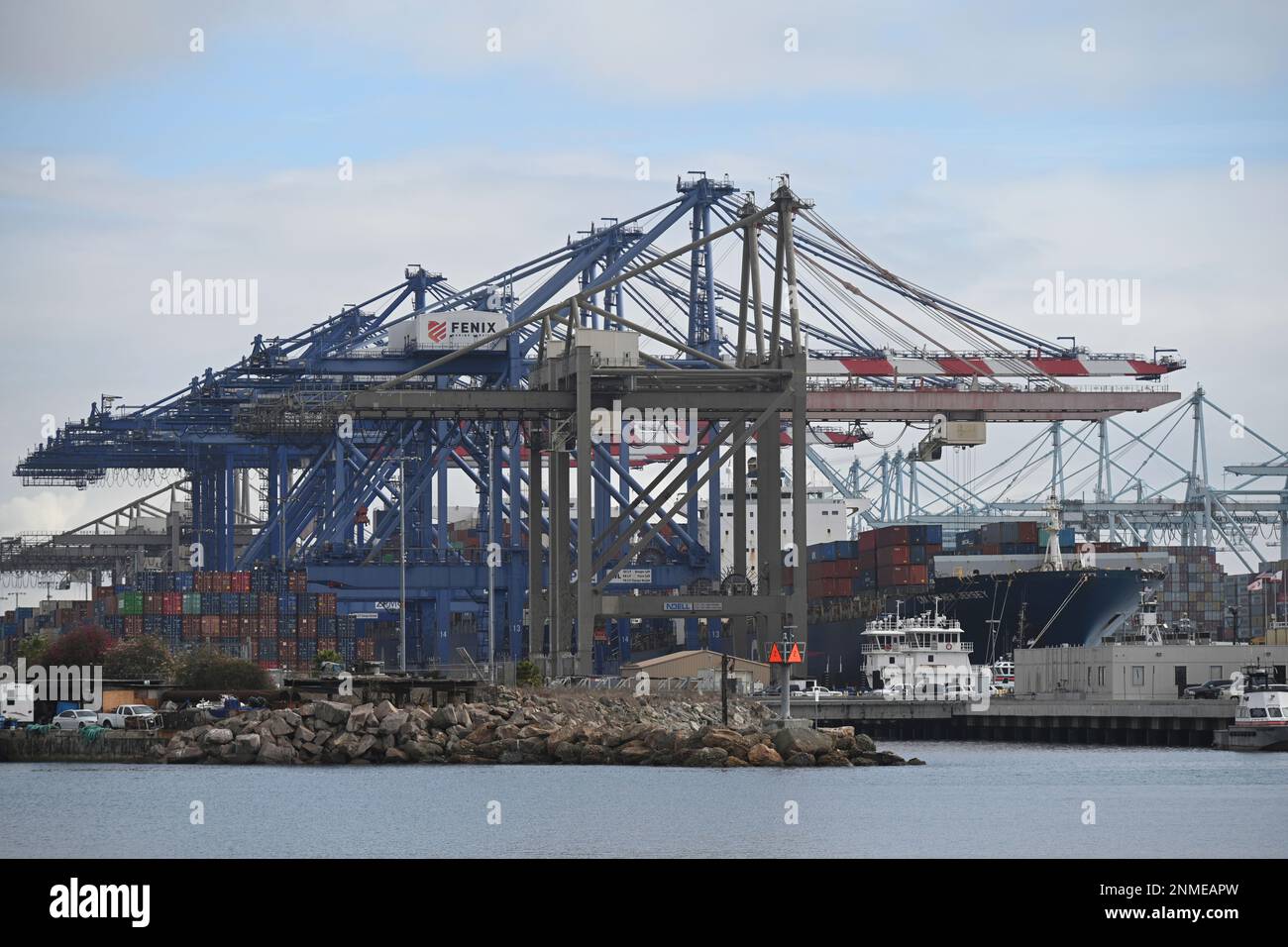 Photo by: NDZ/STAR MAX/IPx 2021 10/23/21 Shipping containers at the ...