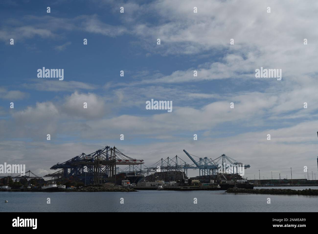 Photo by: NDZ/STAR MAX/IPx 2021 10/23/21 Shipping containers at the ...