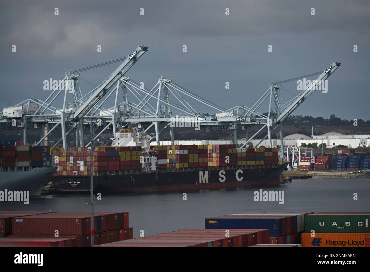 Photo by: NDZ/STAR MAX/IPx 2021 10/23/21 Shipping containers at the ...