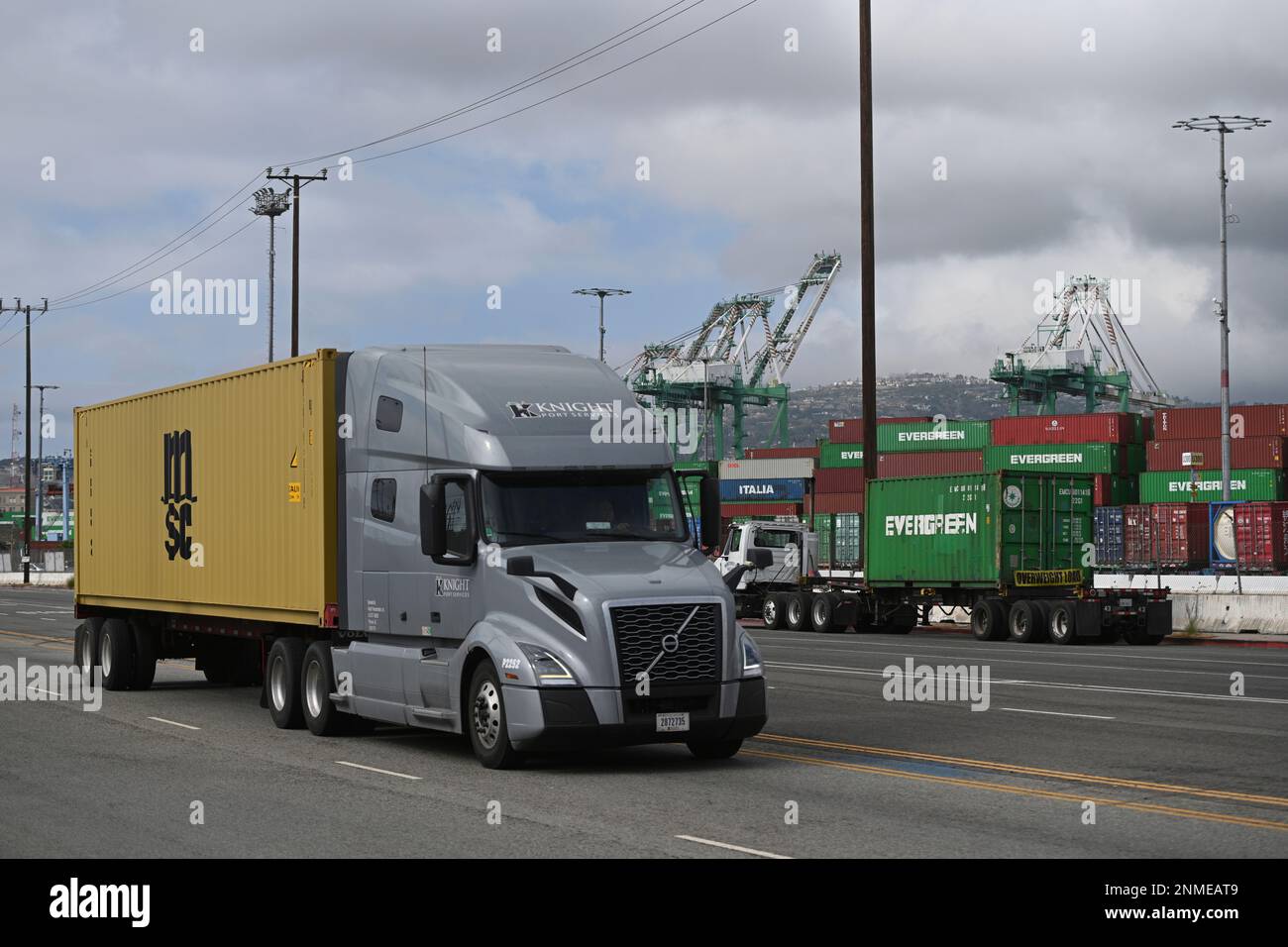 Photo by: NDZ/STAR MAX/IPx 2021 10/23/21 Shipping containers at the ...