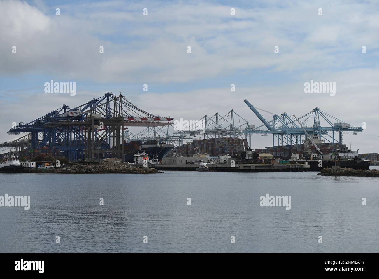 Photo by: NDZ/STAR MAX/IPx 2021 10/23/21 Shipping containers at the ...