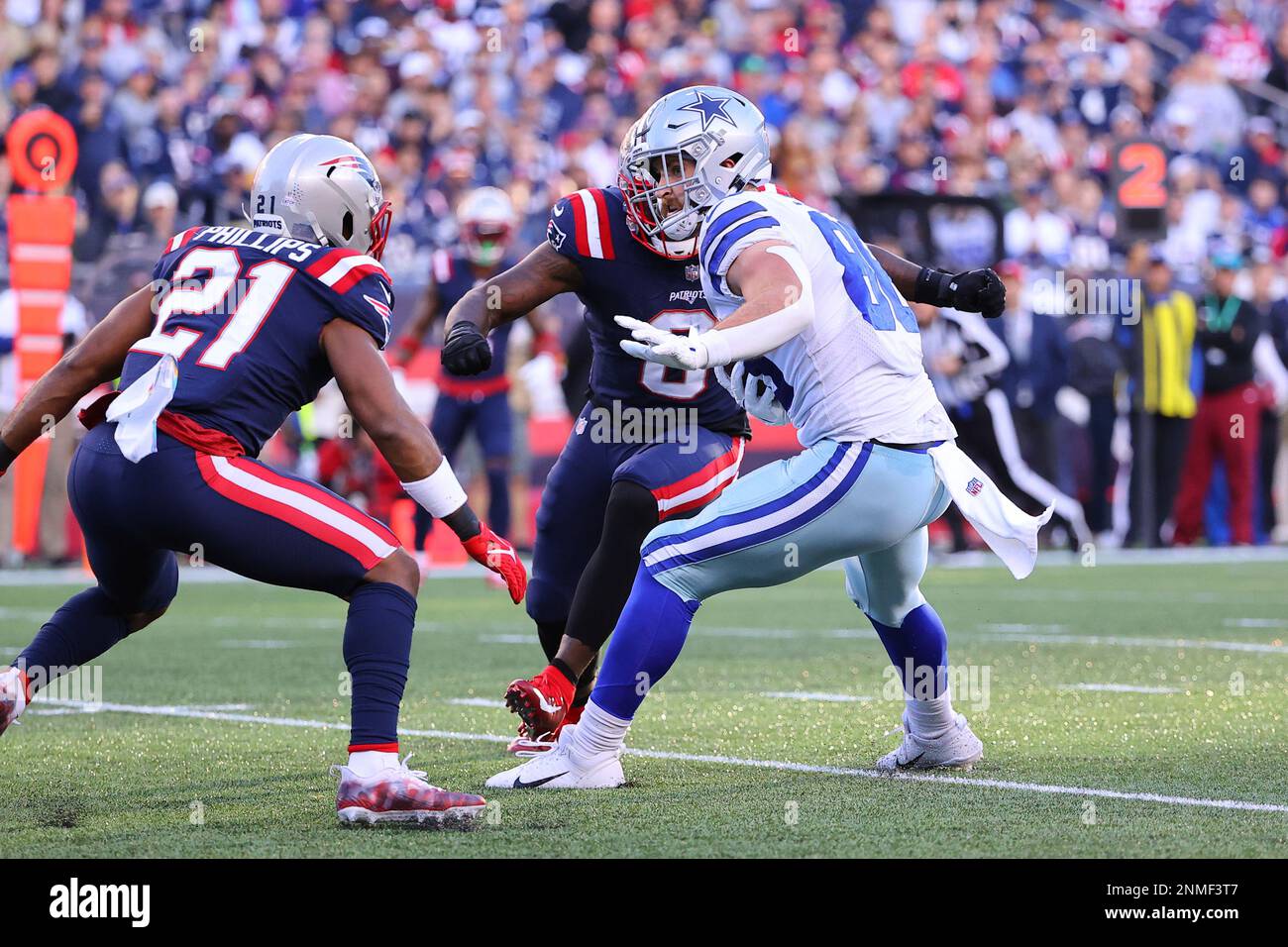 FOXBOROUGH, MA - OCTOBER 17: Dallas Cowboys tight end Dalton Schultz ...