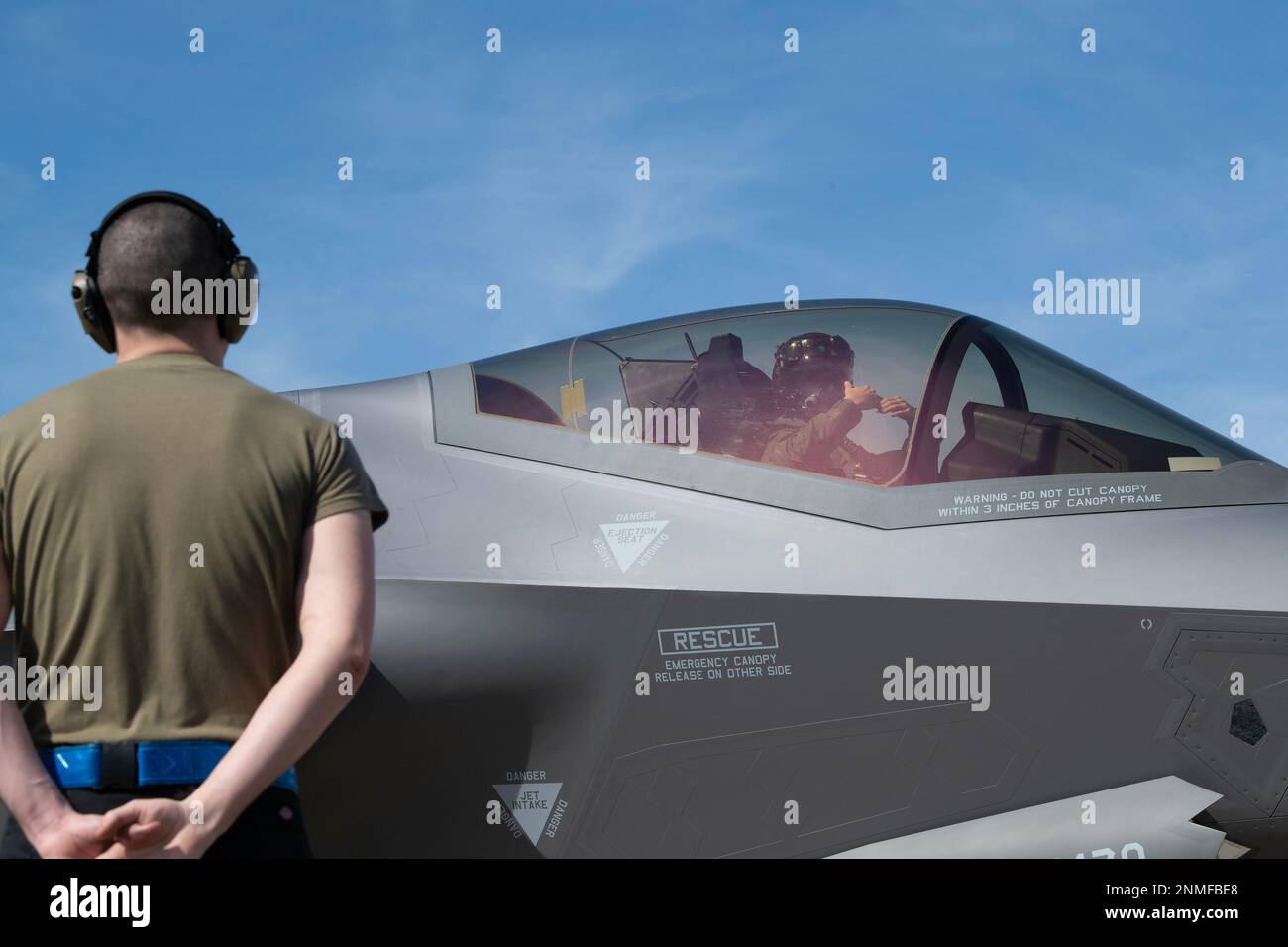 Lightning dispatch hi-res stock photography and images - Alamy