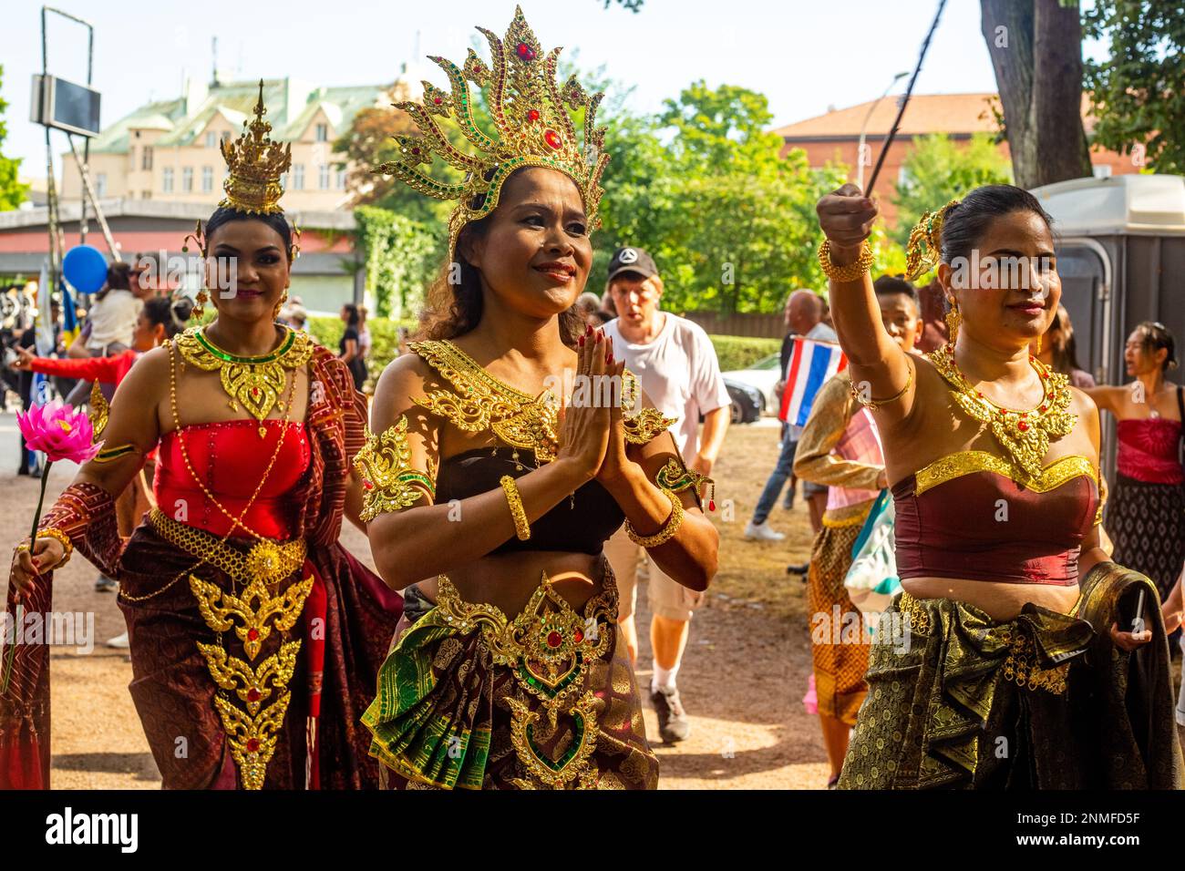 Thai traditional costumes and music hi-res stock photography and images - Alamy