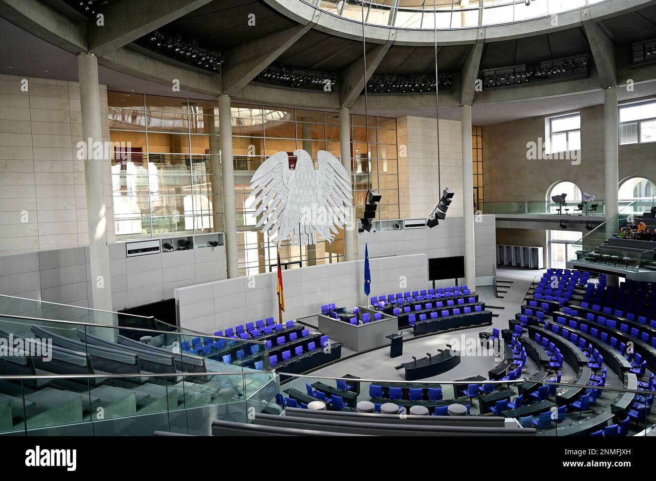 Sitzungssaal des Deutschen Bundestages im Reichstagsgebäude.Das ...