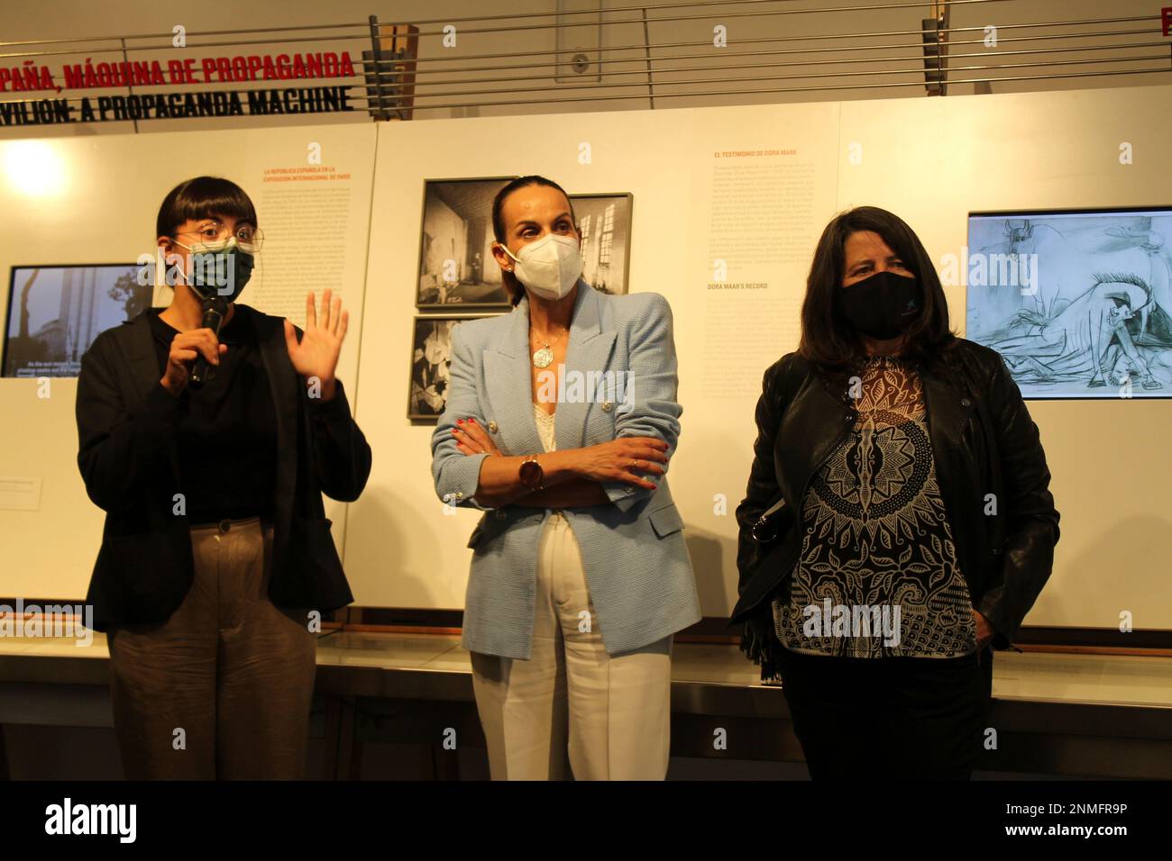 The curator of the exhibition, Manuela Pedrón Nicolau (l) and the ...