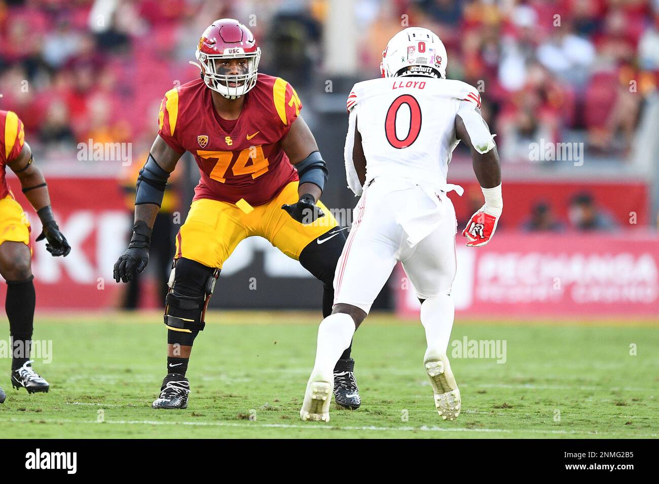 LOS ANGELES, CA - OCTOBER 09: USC Trojans offensive lineman Courtland ...