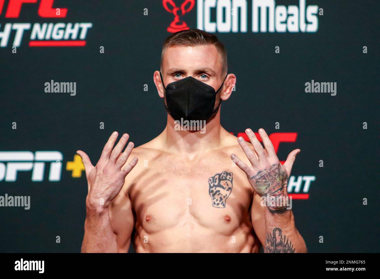 LAS VEGAS, NV - OCTOBER 8: Tim Elliott steps on the scale for the ...