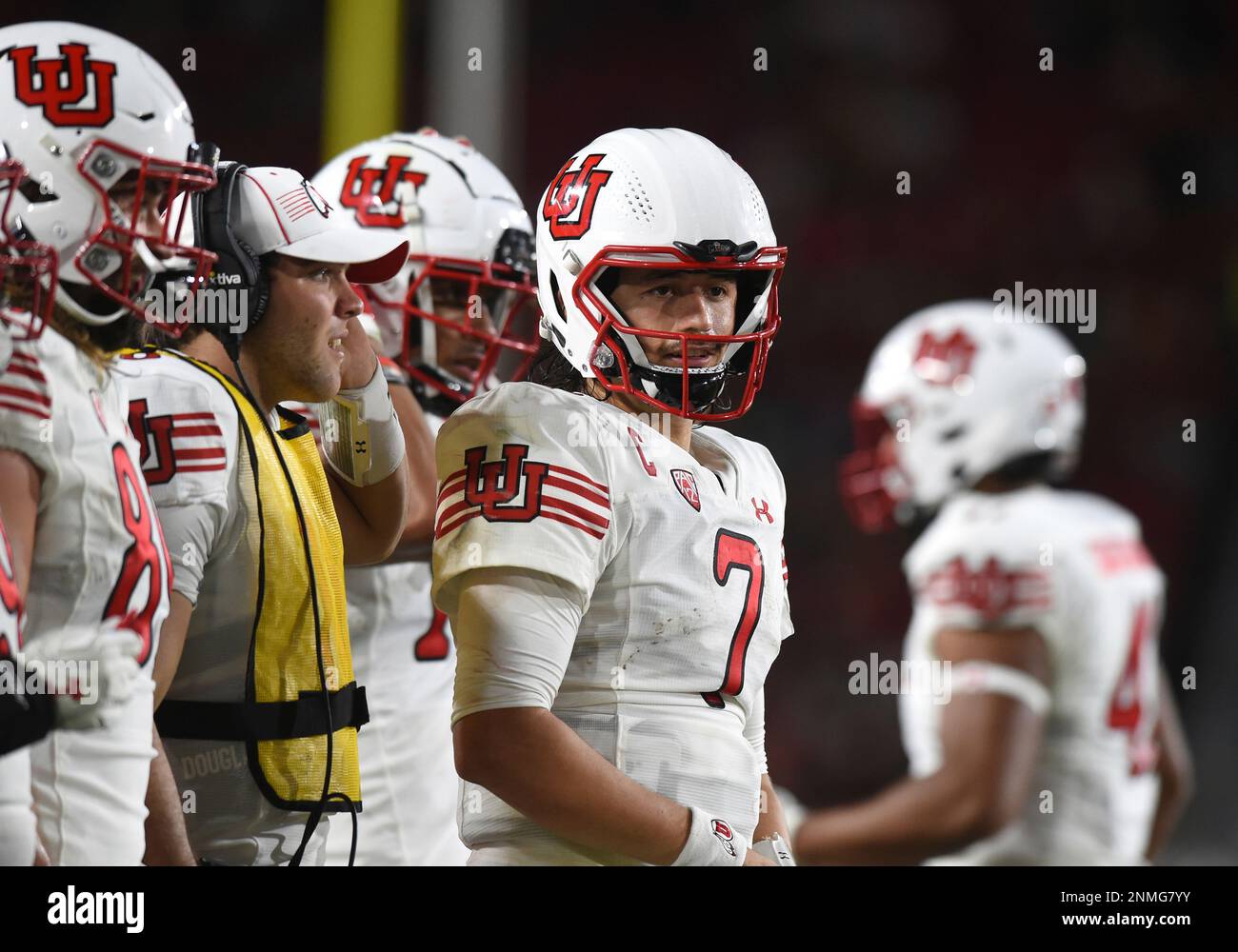 LOS ANGELES, CA - OCTOBER 09: Utah Utes quarterback Cameron Rising (7 ...