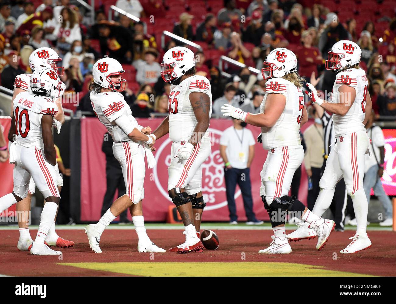 LOS ANGELES, CA - OCTOBER 09: Utah Utes quarterback Cameron Rising (7 ...
