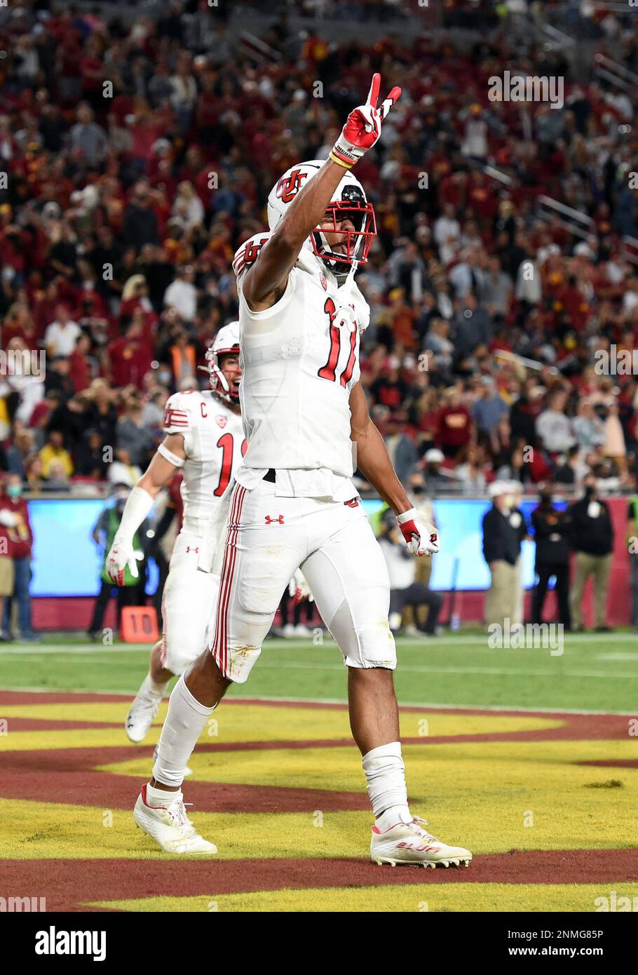 LOS ANGELES, CA - OCTOBER 09: Utah Utes wide receiver Devaughn Vele (17 ...
