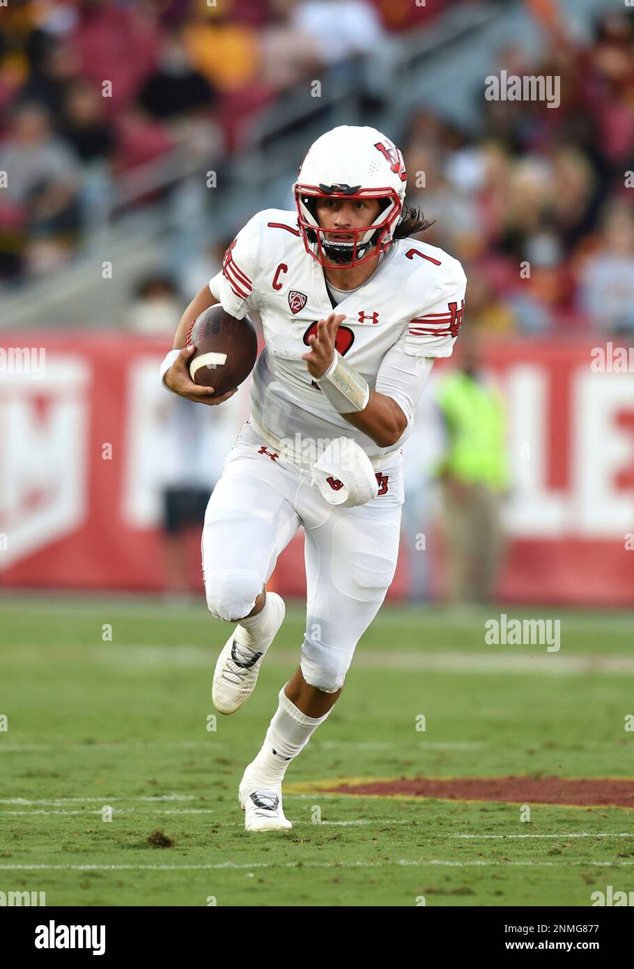 LOS ANGELES, CA - OCTOBER 09: Utah Utes quarterback Cameron Rising (7 ...