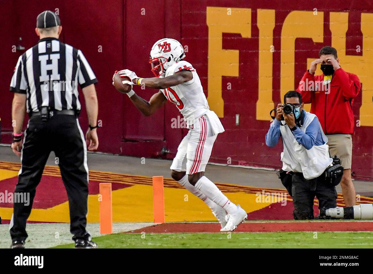 October 9, 2021 Los Angeles, CA.Utah Utes wide receiver Money Parks #10 ...