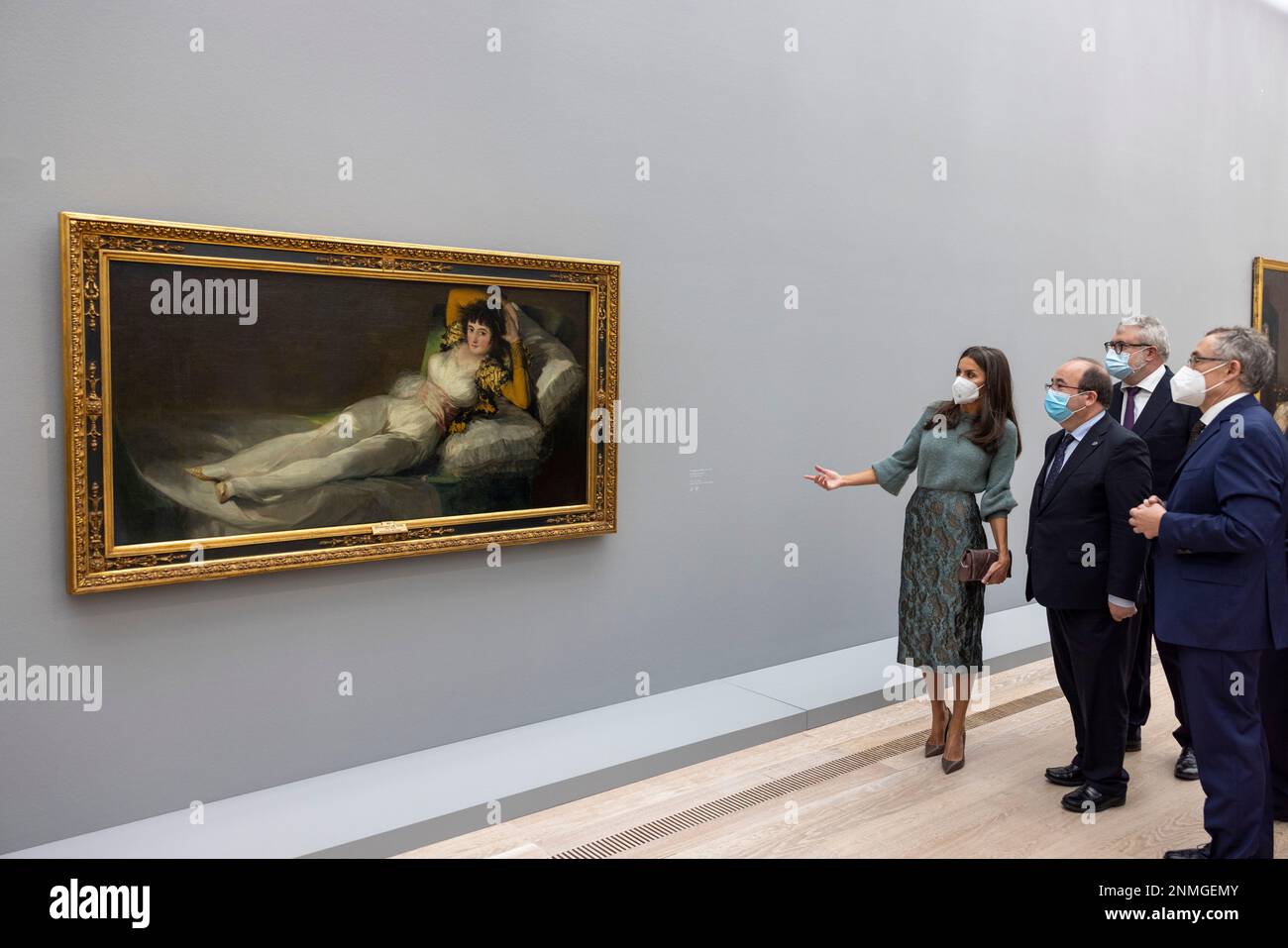 Queen Letizia of Spain, left, looks at the painting "La maja vestida ...