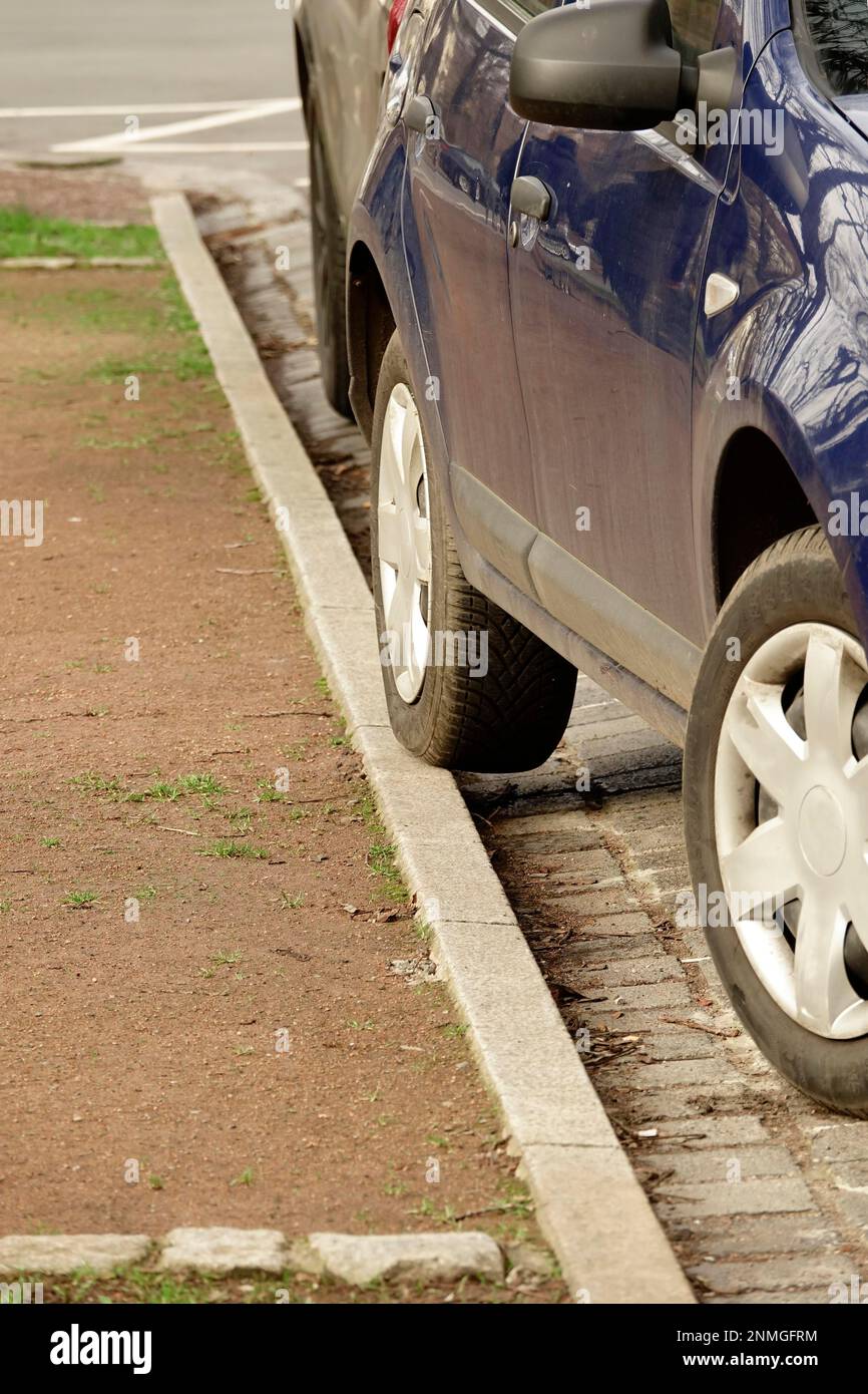 Parking at the kerb, Schelcht for car tyres, Germany Stock Photo - Alamy