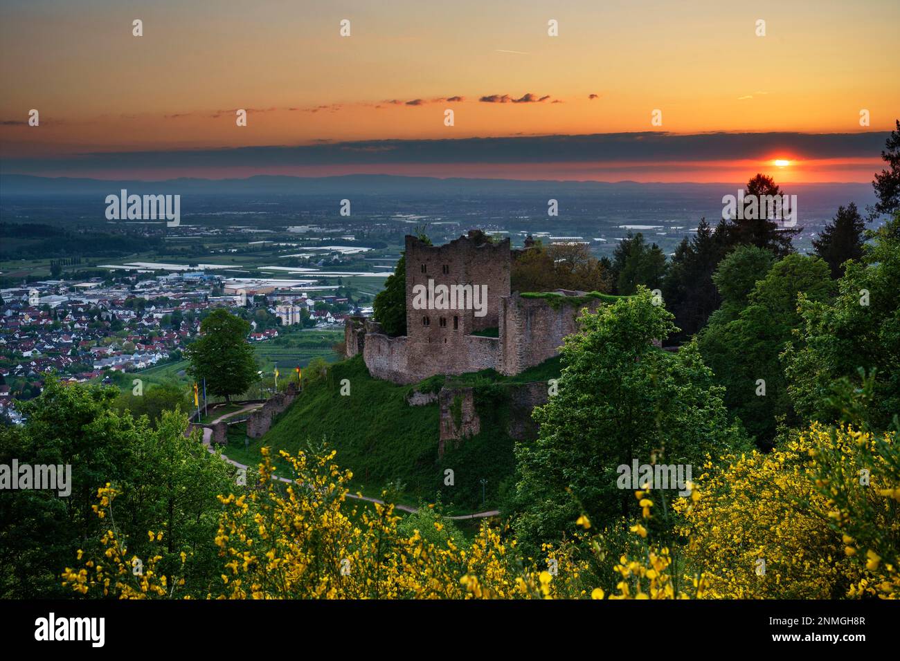 Schauenburg castle ruins, evening mood with sunset, Oberkirch, Ortenau ...