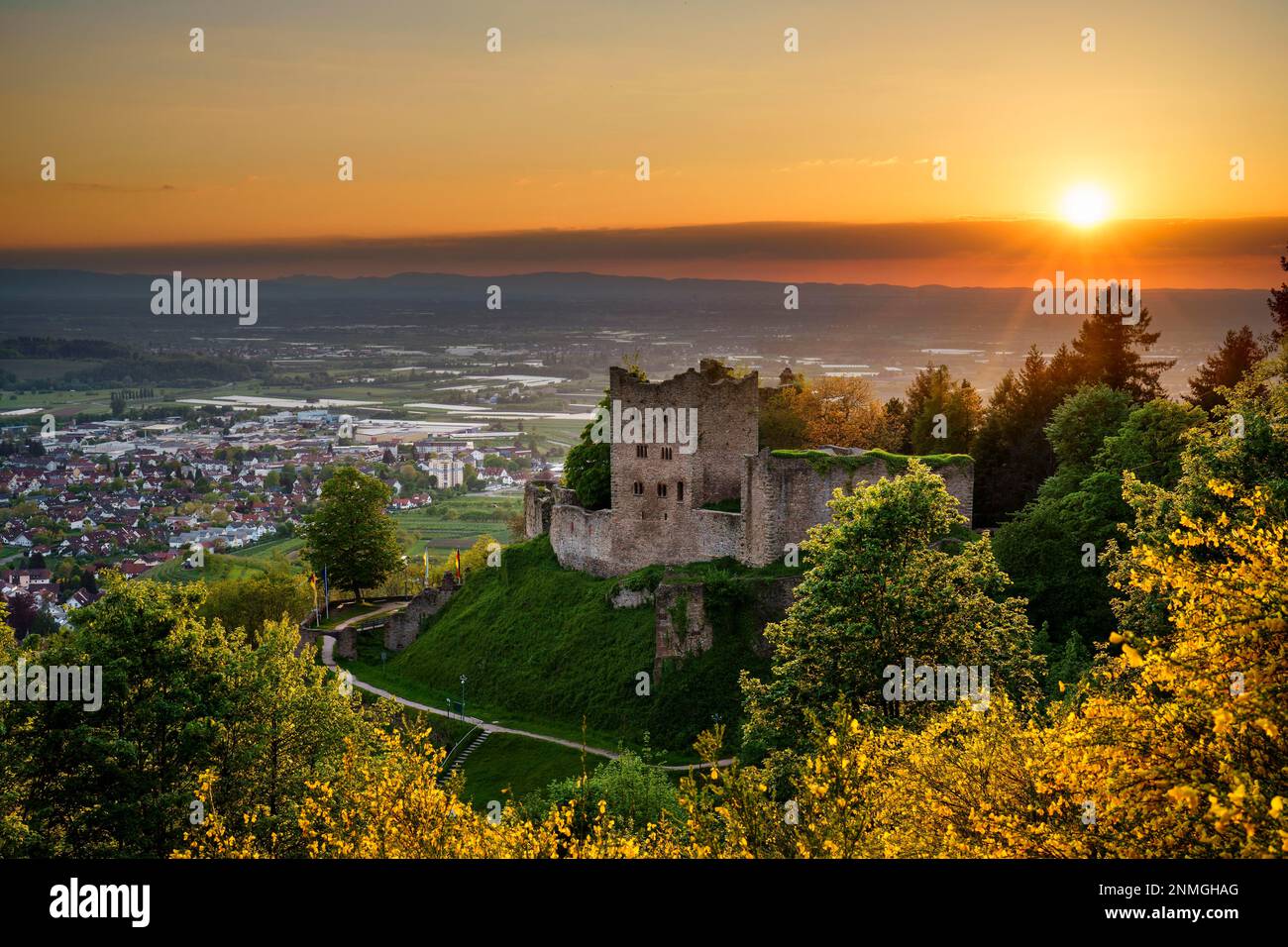Schauenburg castle ruins, evening mood with sunset, Oberkirch, Ortenau ...