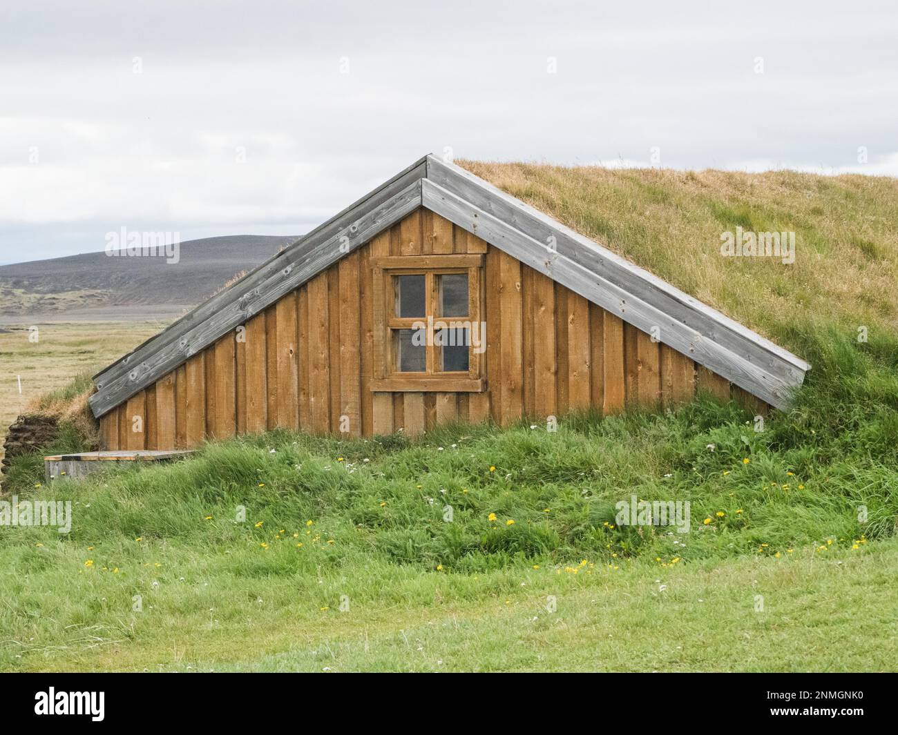 Traditional peat house hi-res stock photography and images - Alamy