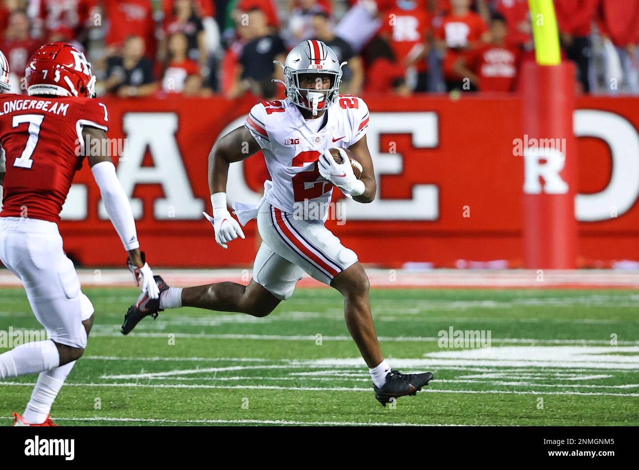 PISCATAWAY, NJ - OCTOBER 02: Ohio State Buckeyes running back Evan ...