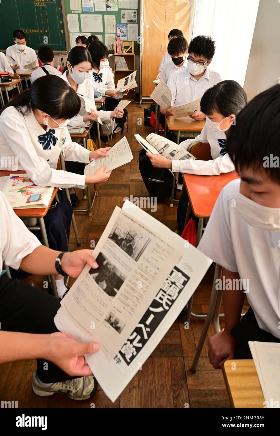 Students read a news that Syukuro Manabe had won the Nobel Prize in ...
