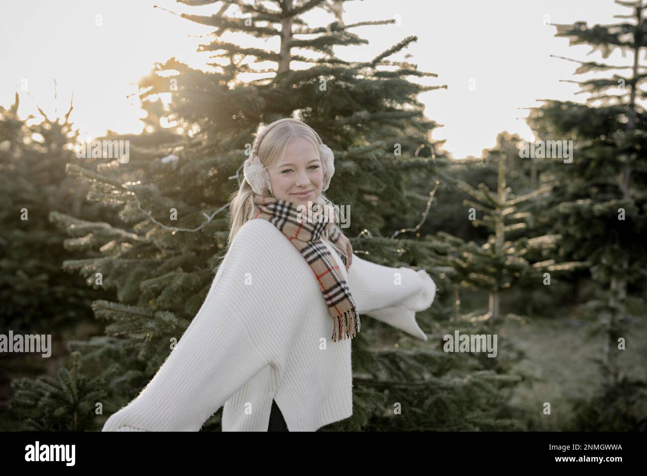 Female teenager 14 15 hi-res stock photography and images - Alamy