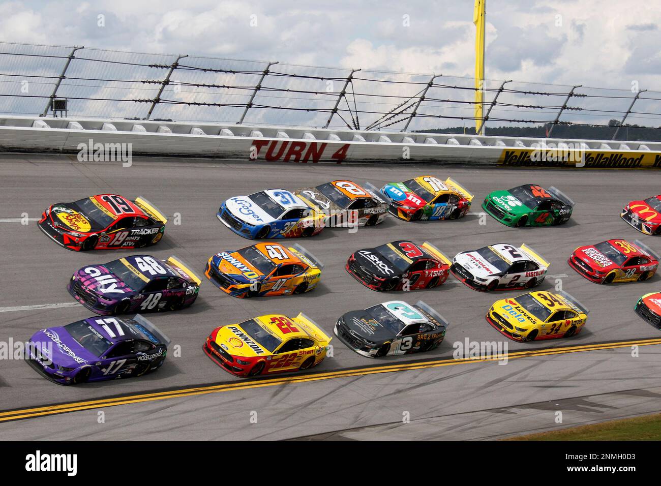TALLADEGA, AL - OCTOBER 04: General race action during the running of ...