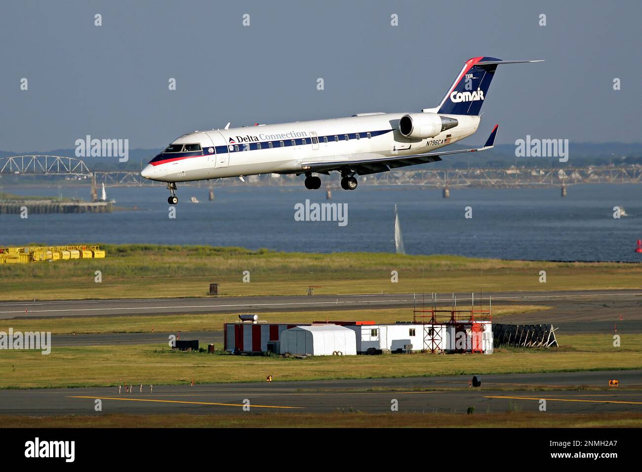 Delta airlines delta logo hi-res stock photography and images - Alamy