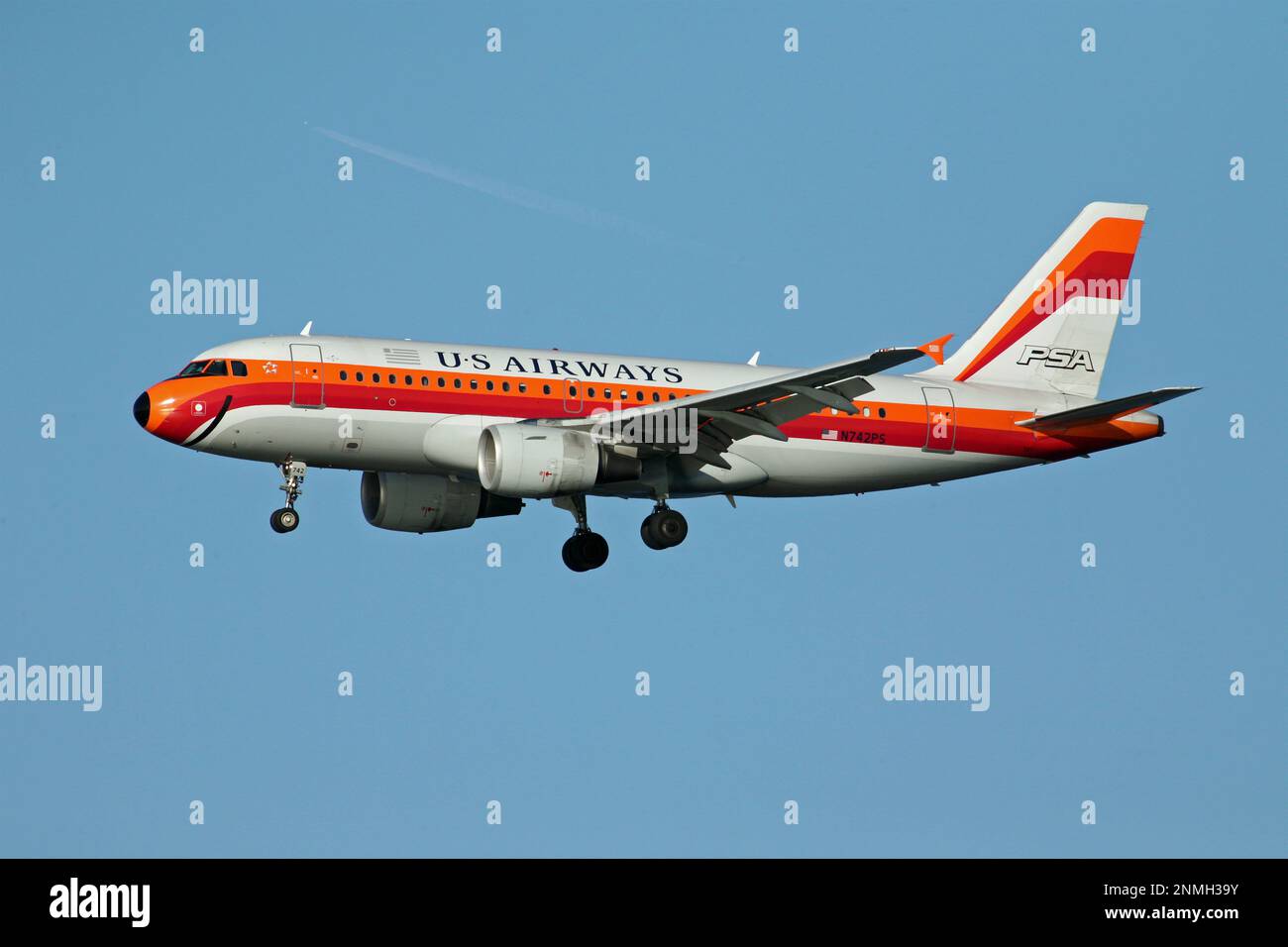 Retro livery aircraft hi-res stock photography and images - Alamy