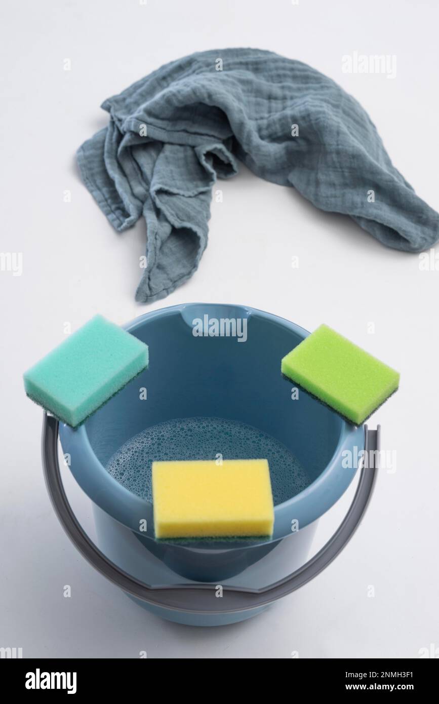 Cleaning bucket, with cleaning cloths and sponges Stock Photo - Alamy