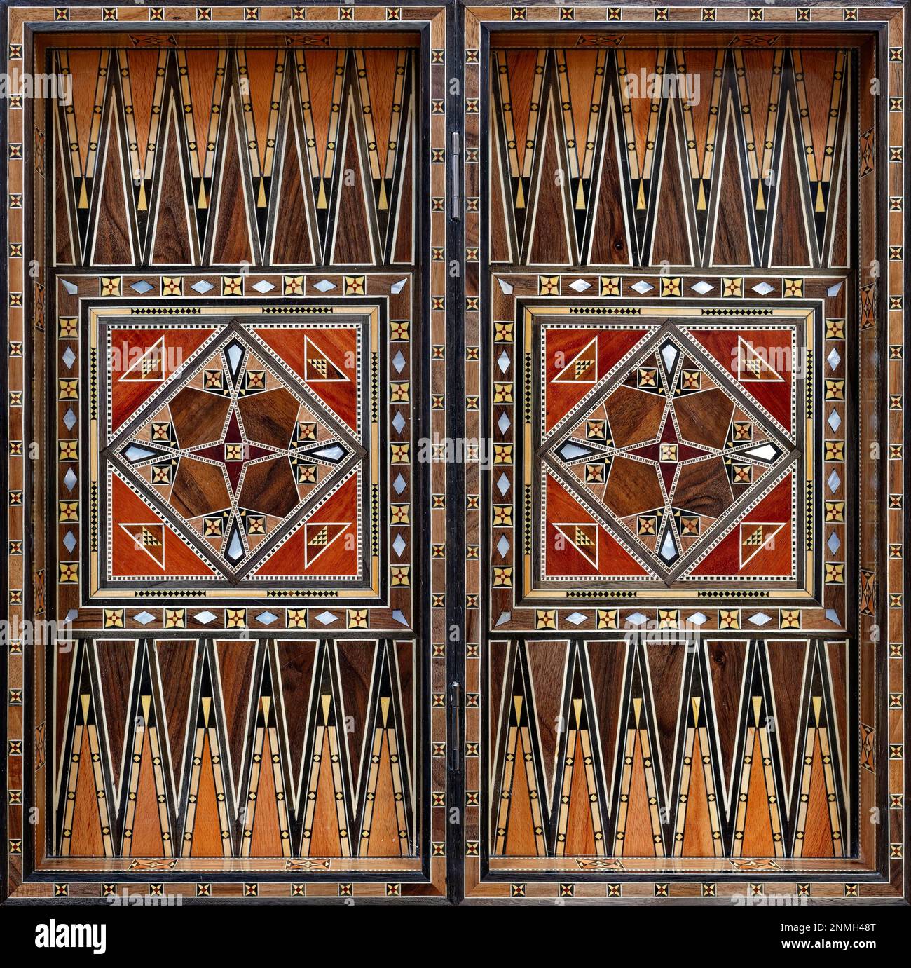 Wooden chess backgammon game, oriental design, handicraft from Damascus ...