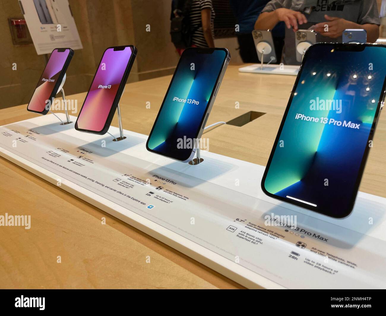 Photo by: STRF/STAR MAX/IPx 10/3/21 All iPhone 13 Pro models face up to ...
