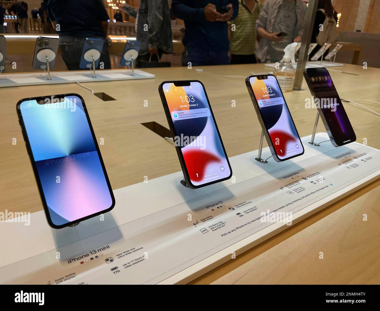 Photo by: STRF/STAR MAX/IPx 10/3/21 All iPhone 13 Pro models face up to ...