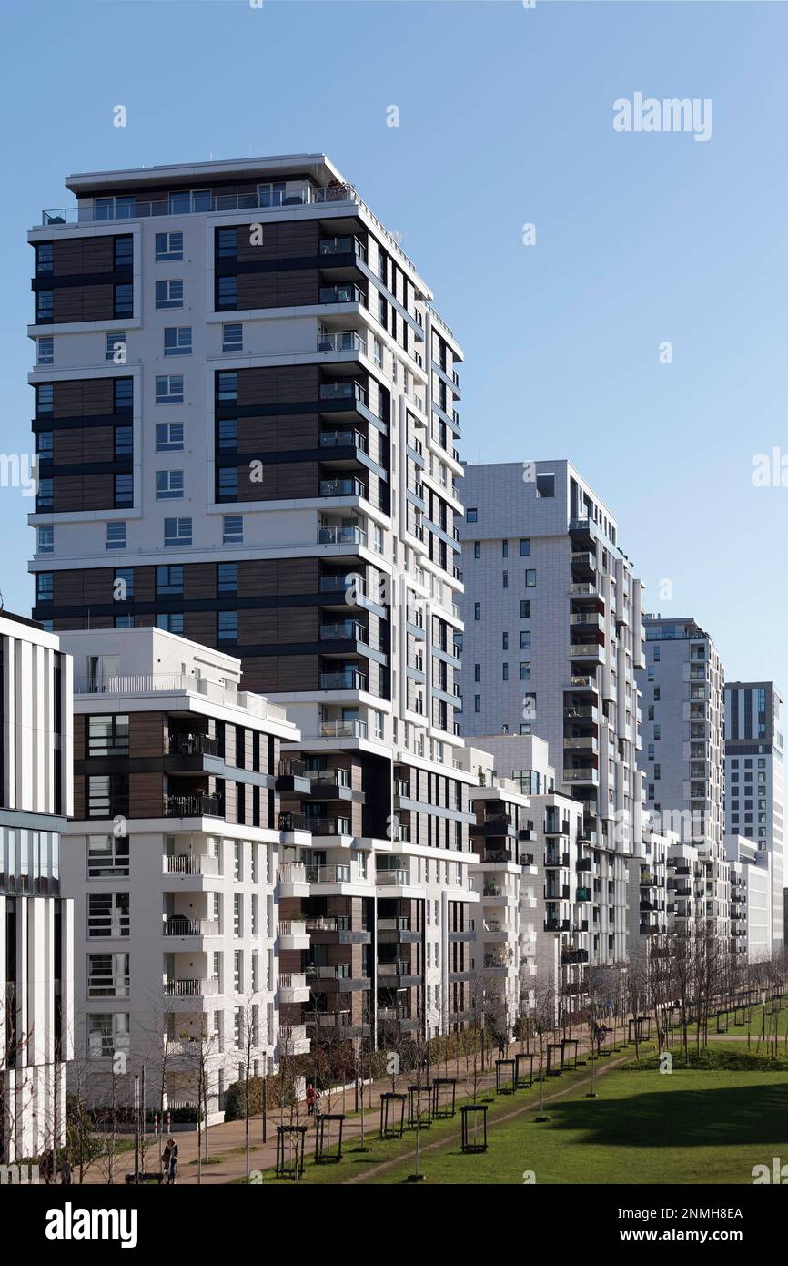 Residential building with high-rises, modern housing on Toulouser ...
