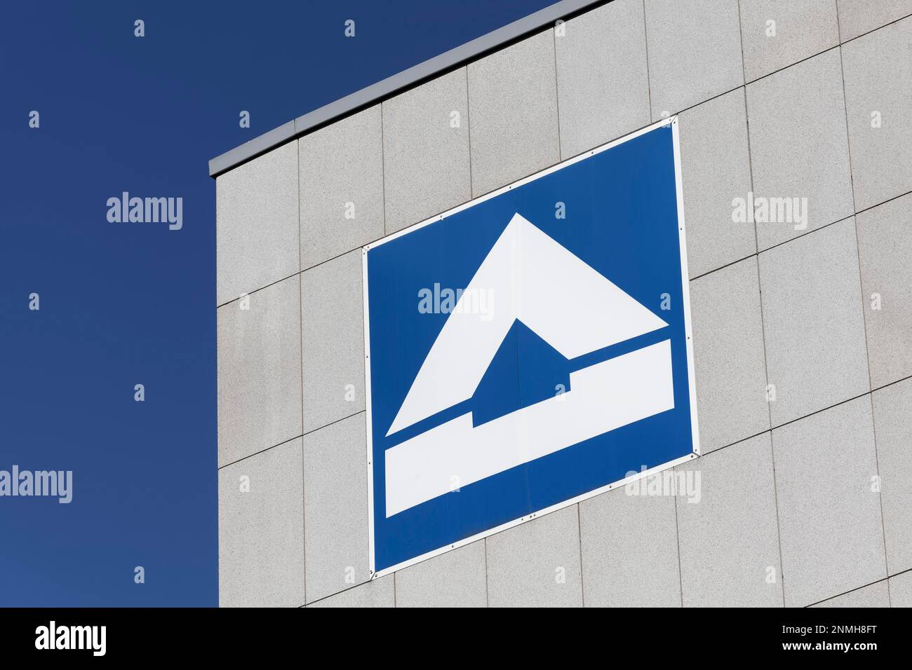Hochtief logo hi-res stock photography and images - Alamy