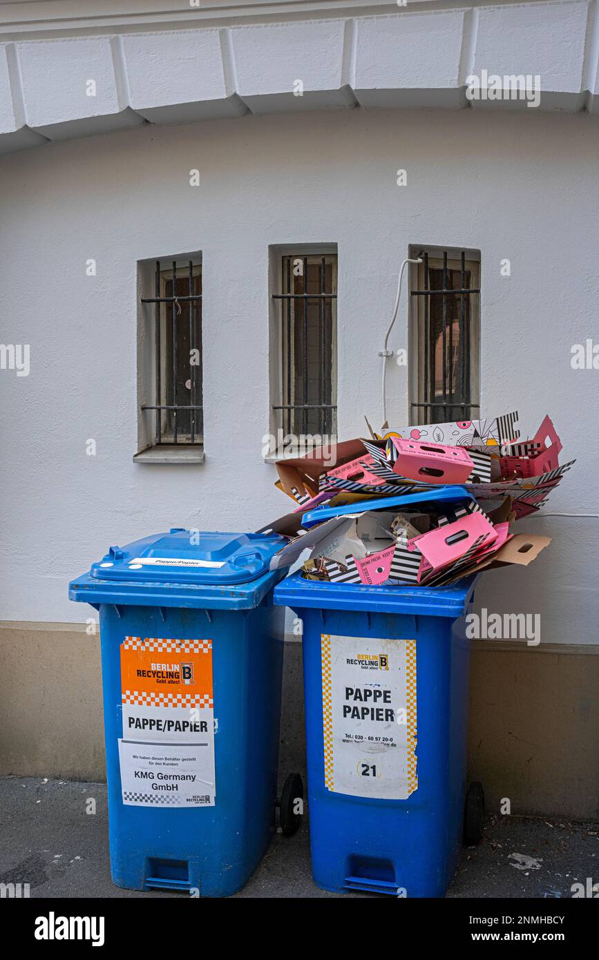 Paper waste hi-res stock photography and images - Alamy