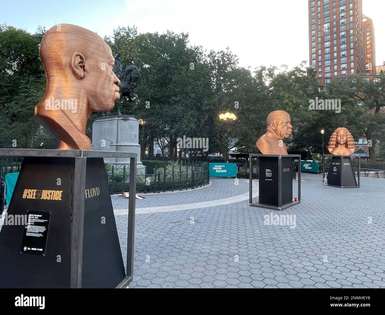 Photo by: zz/STRF/STAR MAX/IPx 2021 10/2/21 A trio of statues depicting ...