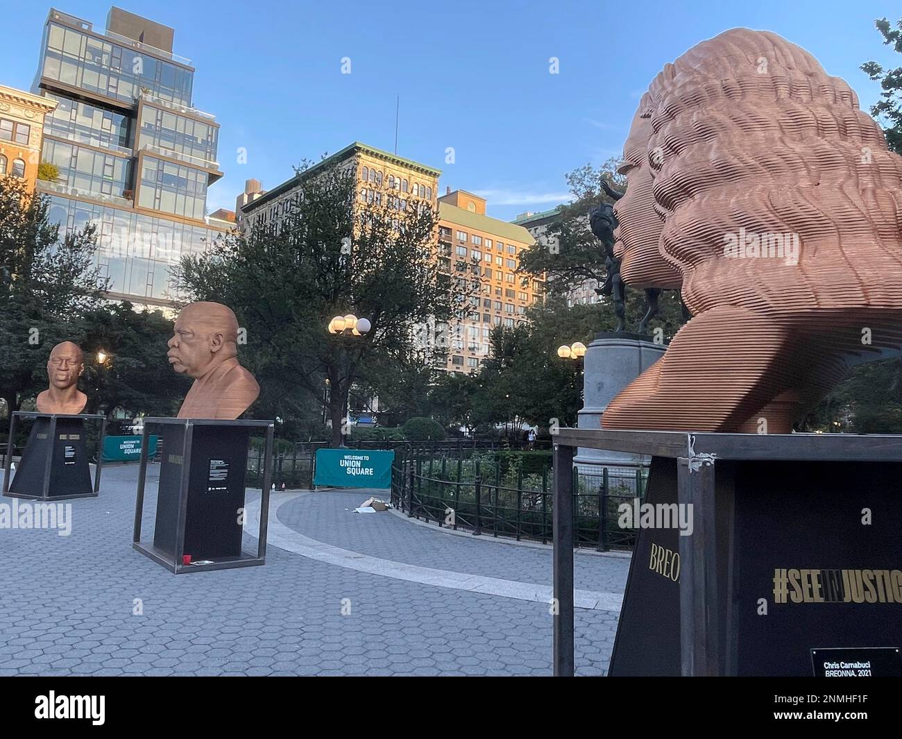 Photo by: zz/STRF/STAR MAX/IPx 2021 10/2/21 A trio of statues depicting ...