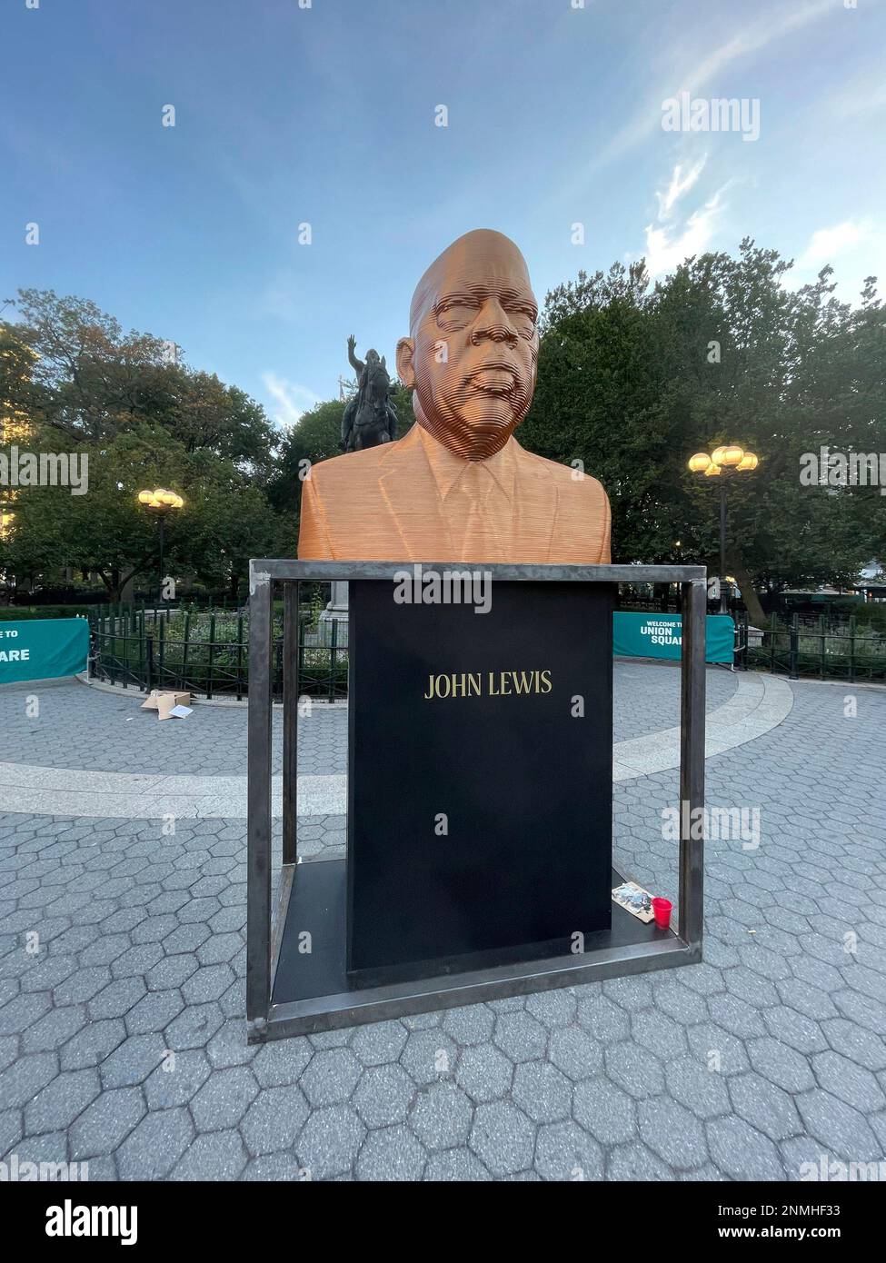 Photo by: zz/STRF/STAR MAX/IPx 2021 10/2/21 A trio of statues depicting ...