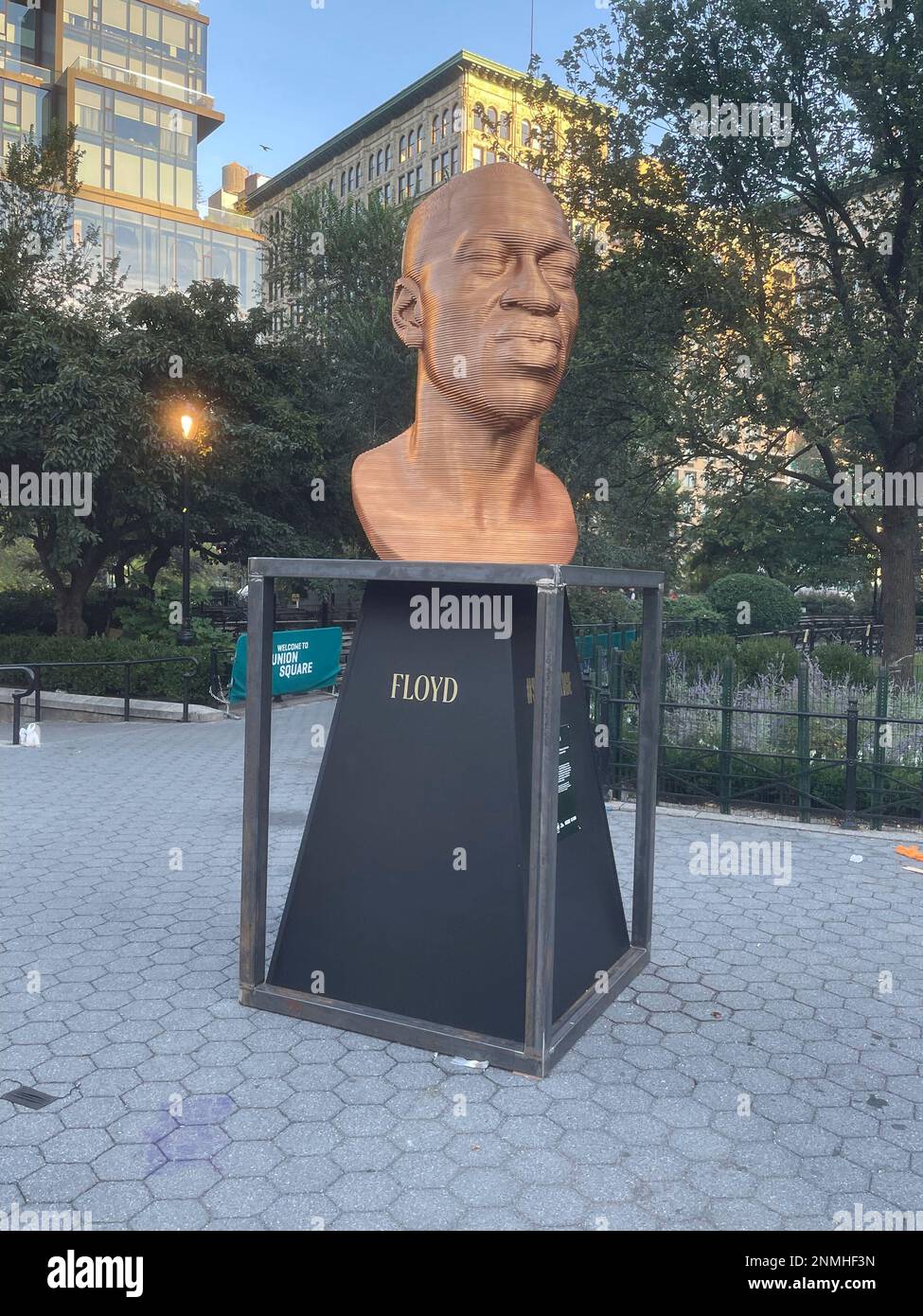 Photo by: zz/STRF/STAR MAX/IPx 2021 10/2/21 A trio of statues depicting ...