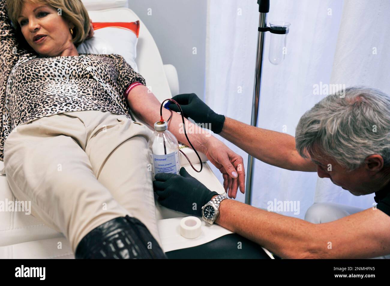 Medical practitioners medieval hi-res stock photography and images - Alamy