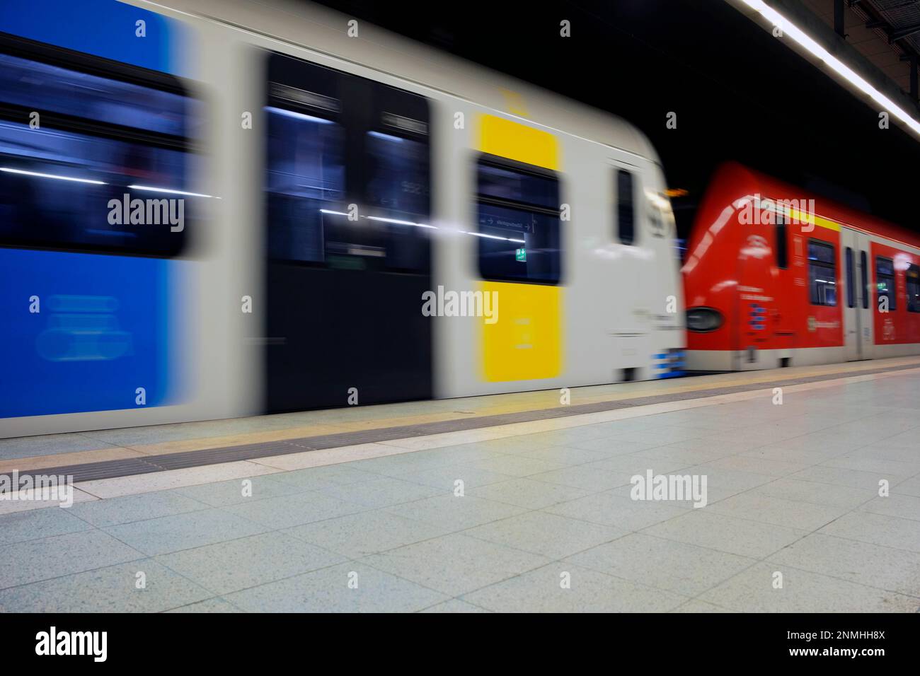 Arriving S-Bahn, old class 420 in traffic red in combination with new ...