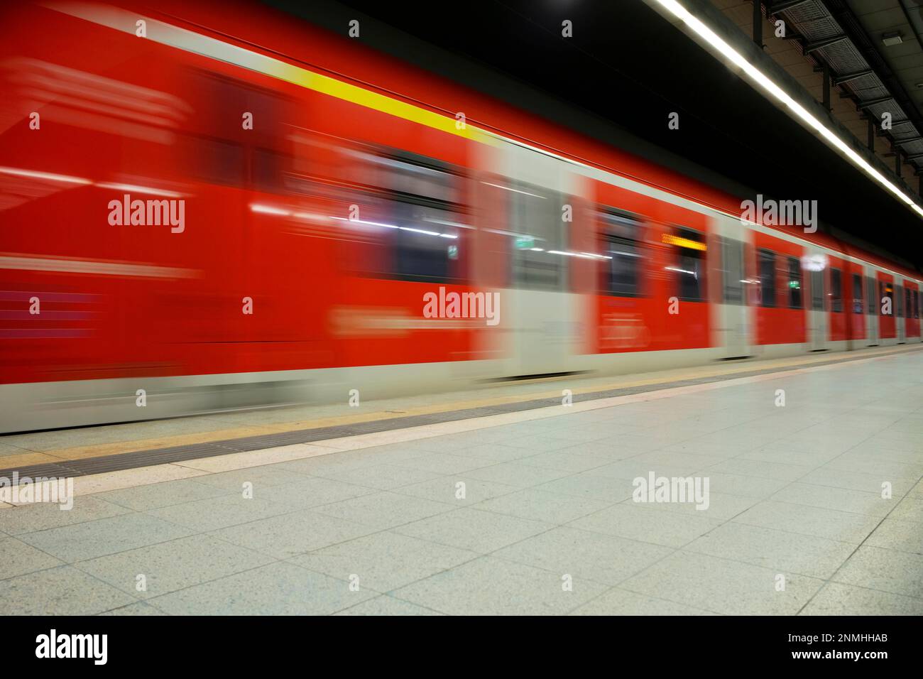 Arriving S-Bahn, class 420 in traffic red, Feuersee station, Stuttgart ...