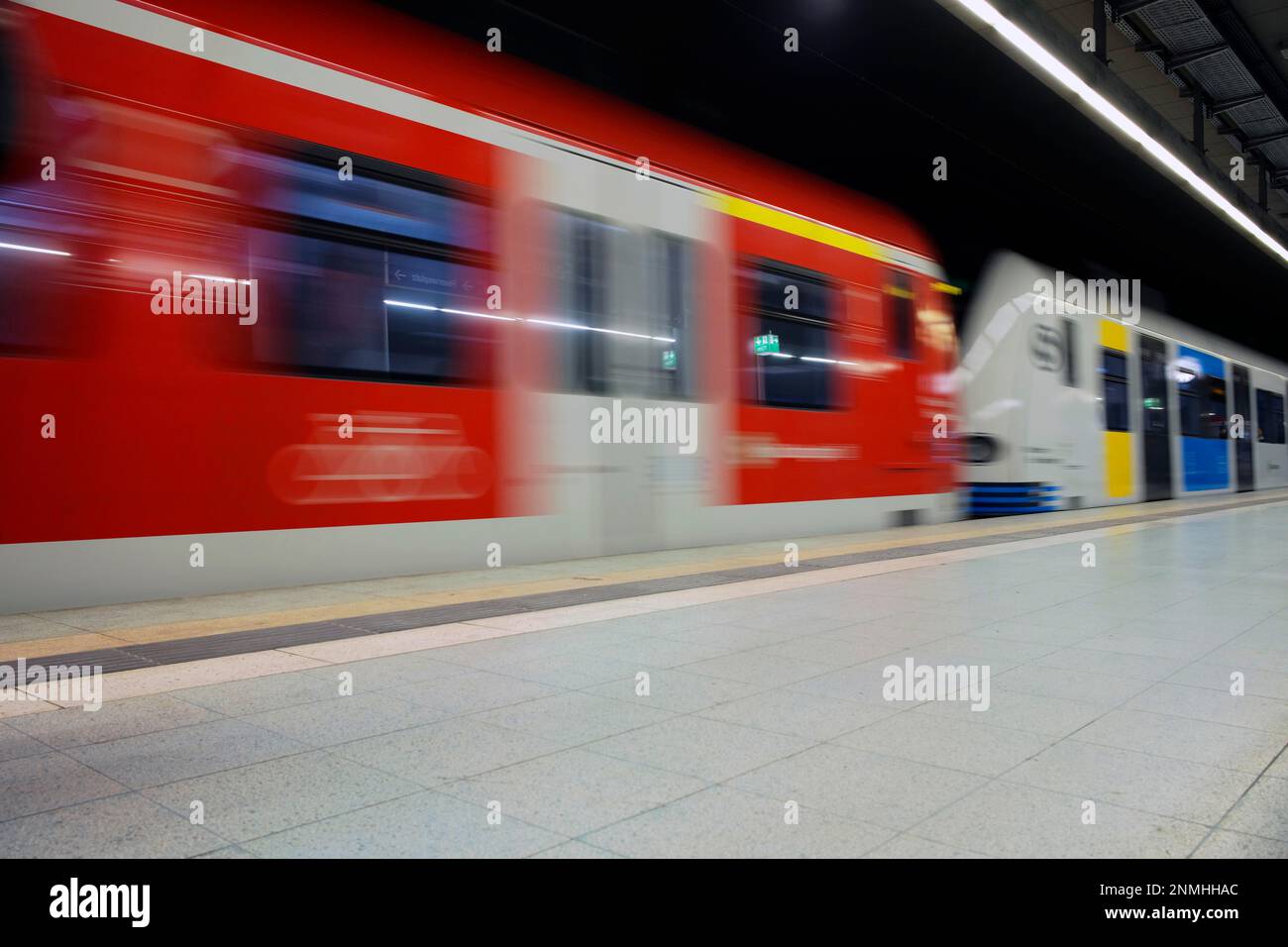 Arriving S-Bahn, old class 420 in traffic red in combination with new ...