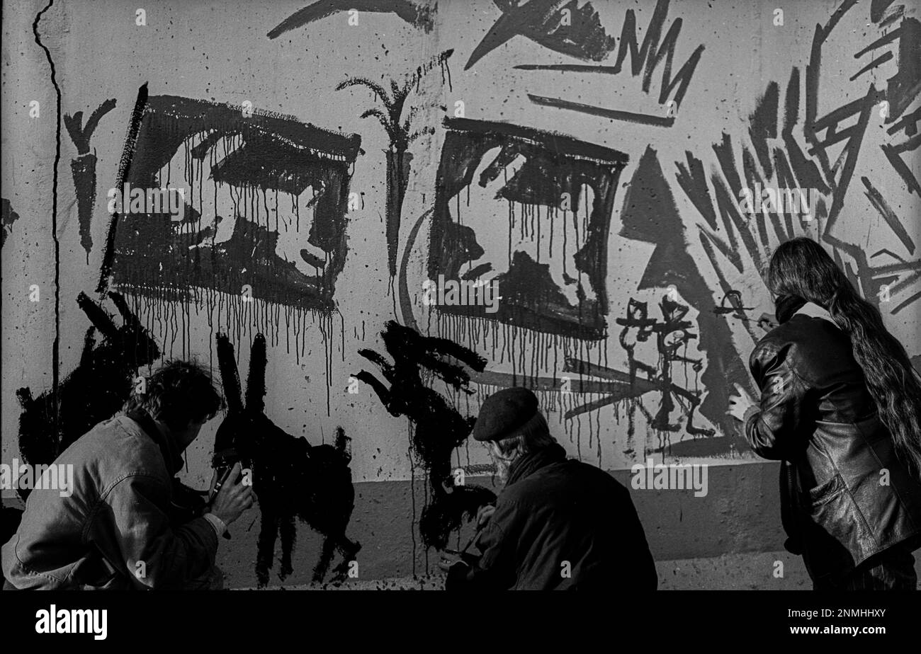 Berlin wall paints Black and White Stock Photos & Images - Alamy