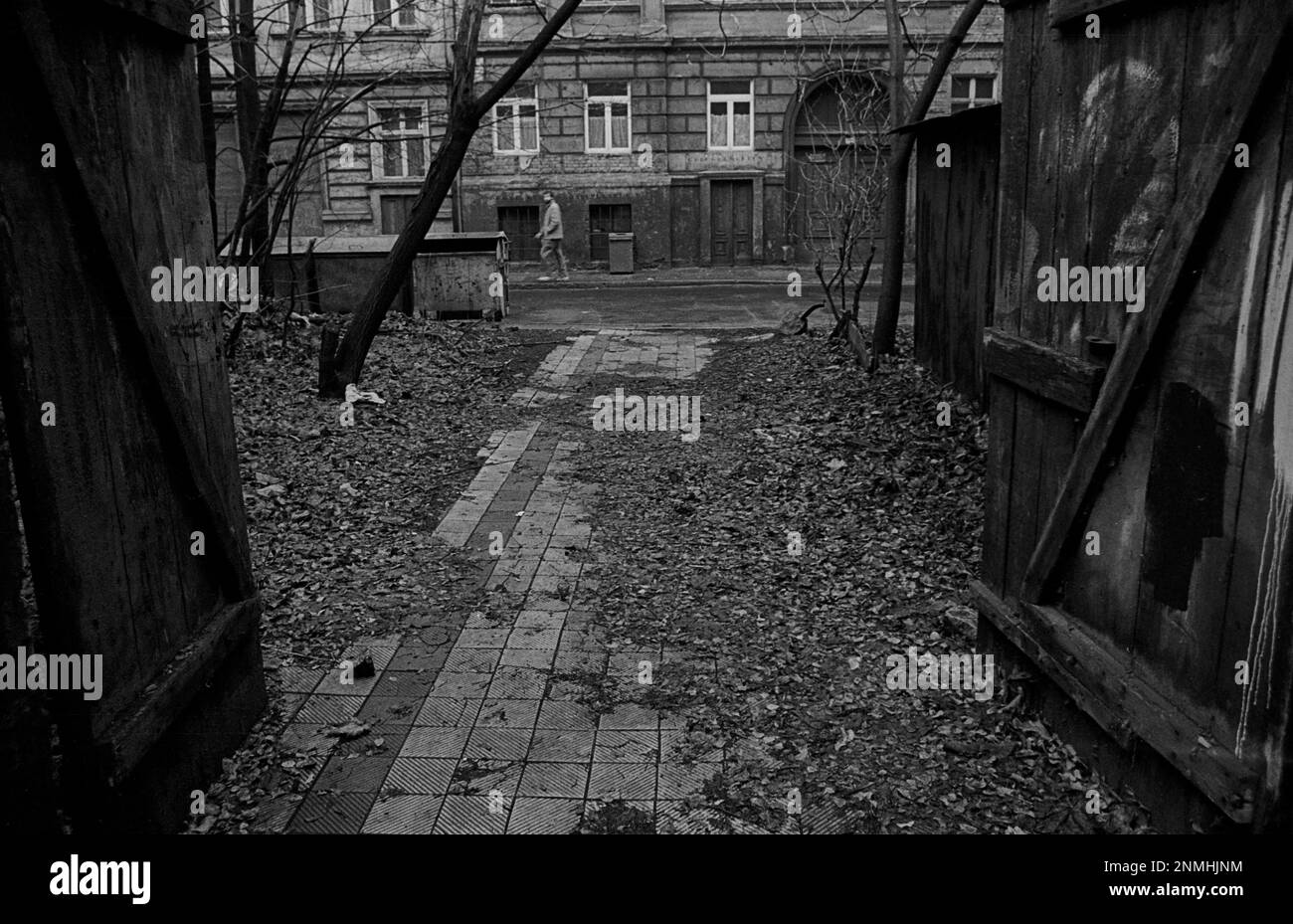 GDR, Berlin, 8.1.1990, driveway in Mulackstrasse (corner of ...