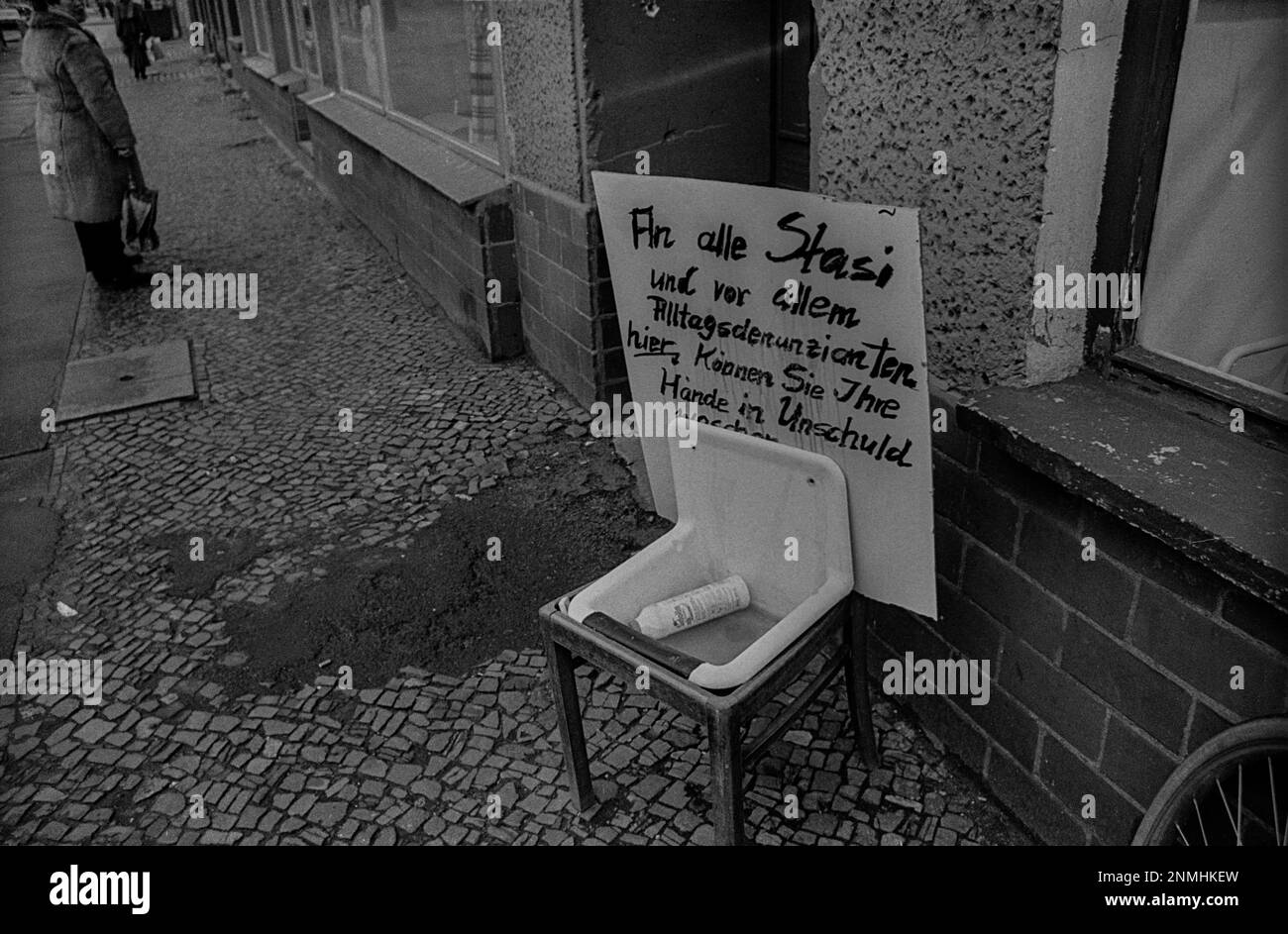 GDR, Berlin, 28.01.1990, art installation by Reinhard Zabka: To all ...